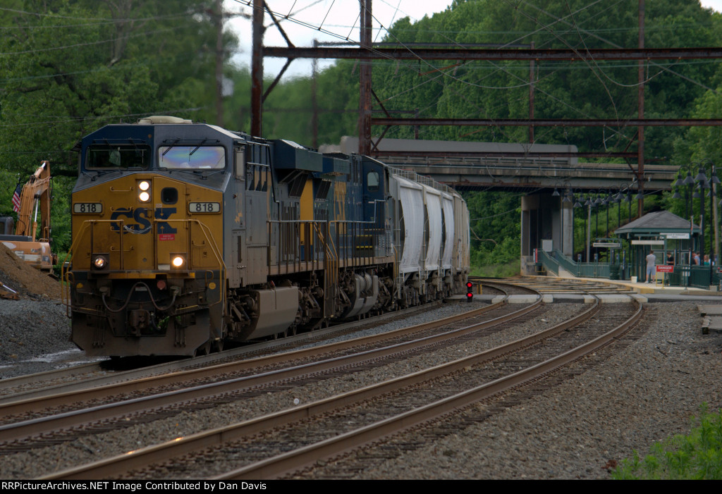 CSX ES44AH 818 leads Q438-06